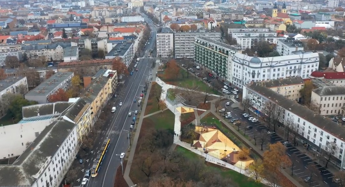 Átadták a felújított Petőfi teret Debrecenben - videó